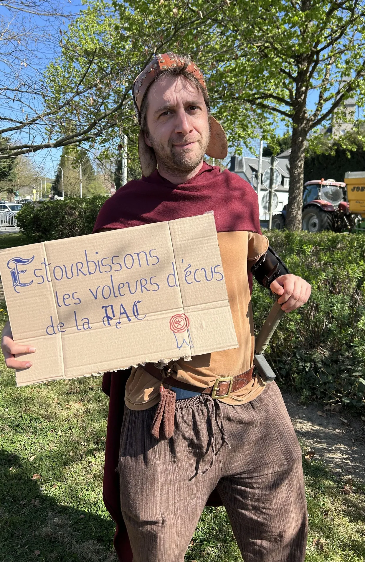 Floreffe : pierres en papier mâché, costumes médiévaux et calicots ...