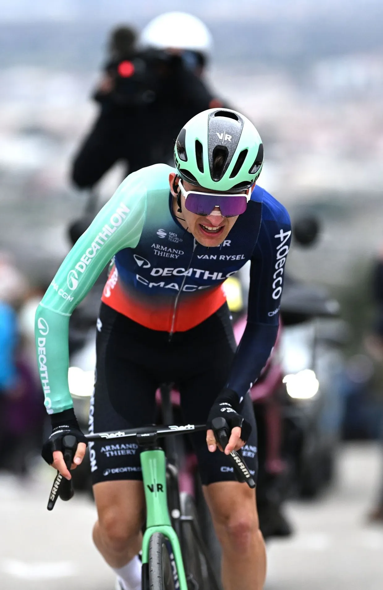 3 étapes sur 5 et tous les maillots : Paul Seixas cannibalise le Tour ...