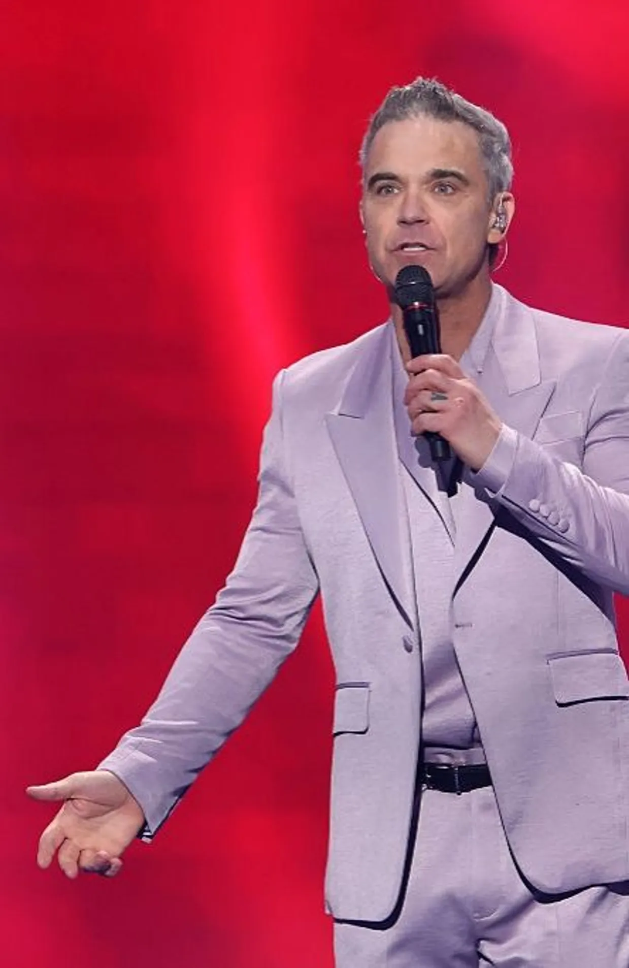 Robbie Williams bat le record des Beatles avec son 16e album n°1 ...