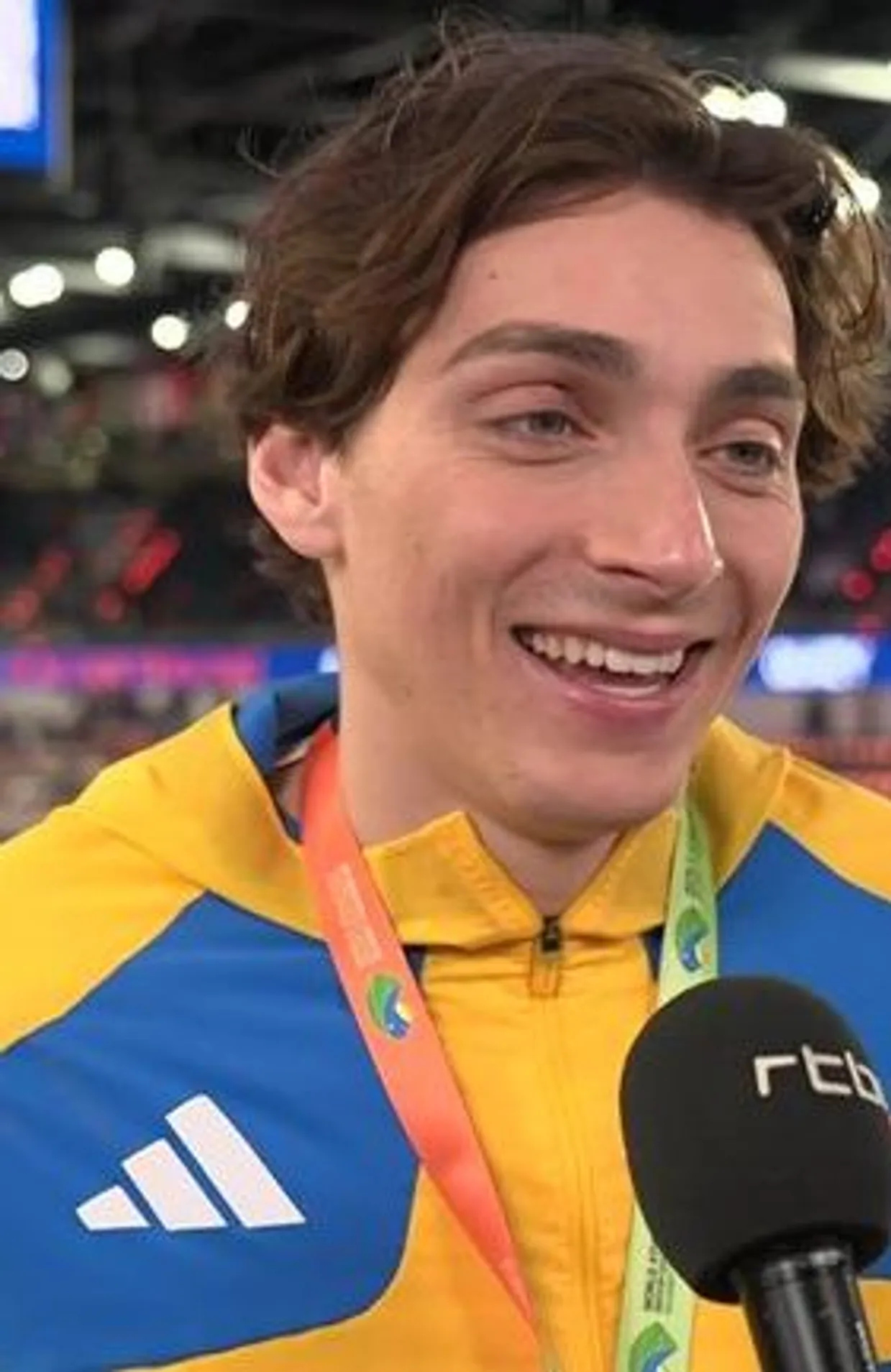 L'ogre Duplantis bat le record du monde de la perche pour la treizième ...