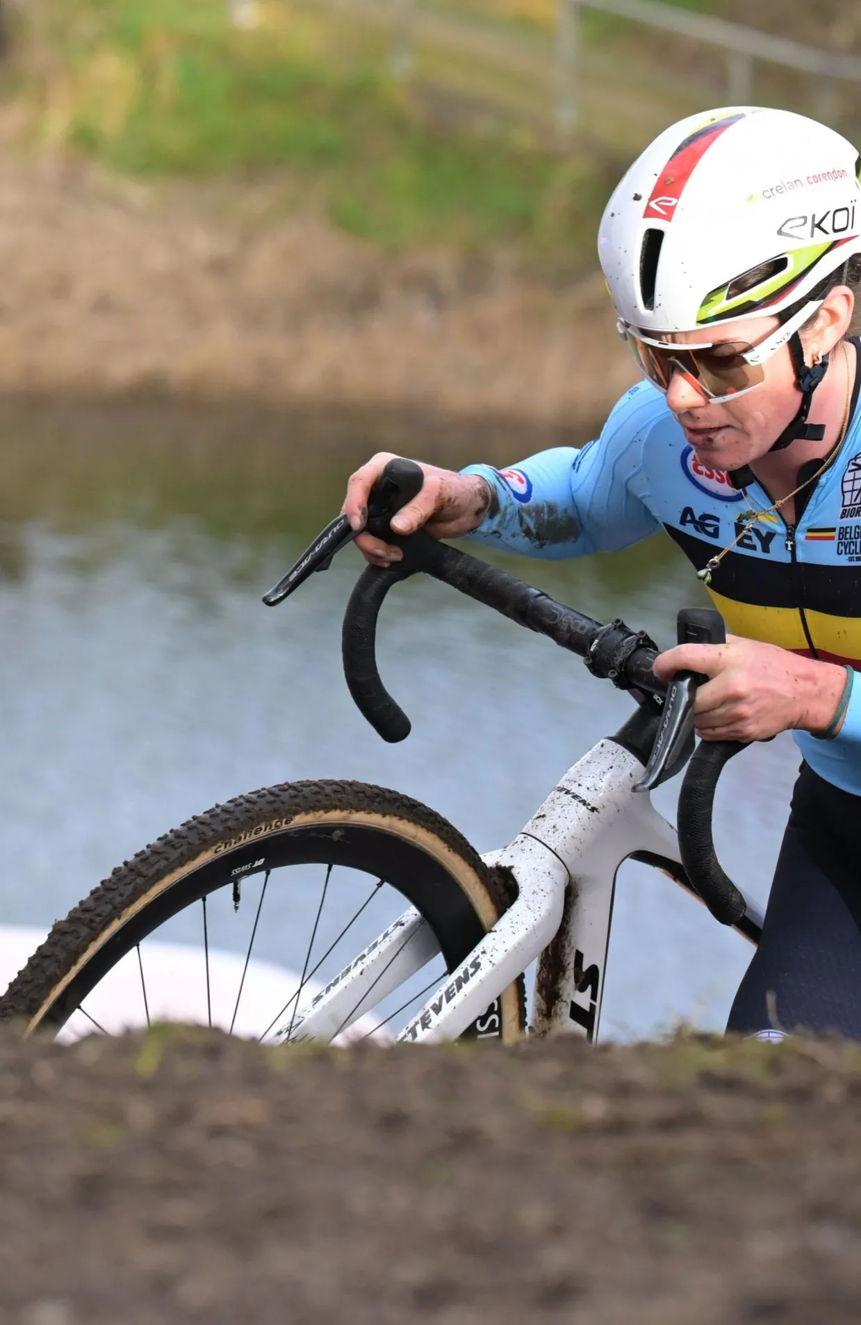 Flandre Orientale : la police met fin à une rave party rassemblant 300 ...