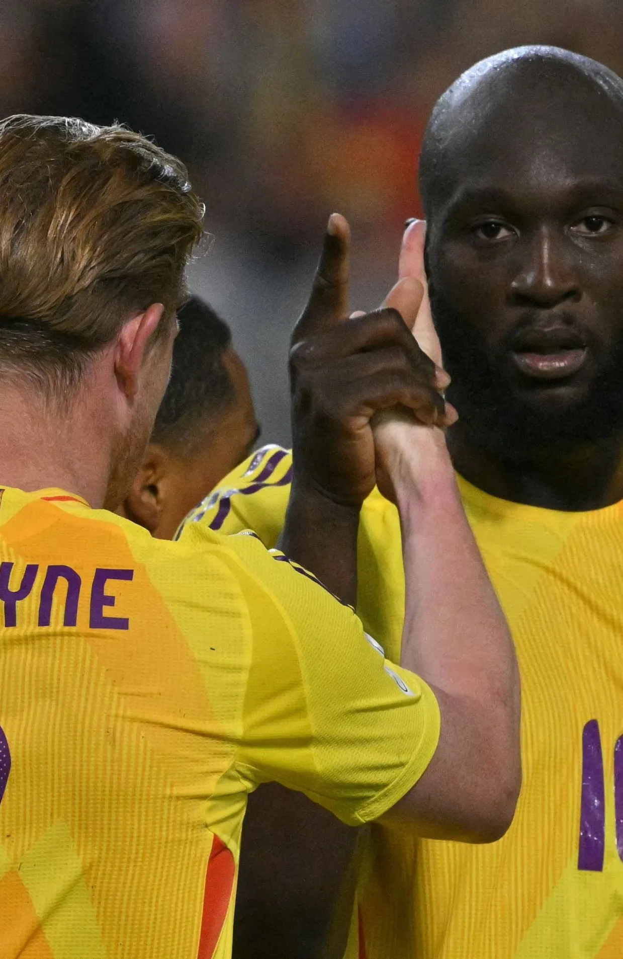 Le pire pénalty de la saison : Pape Moussa Fall (Seraing) tente la ...