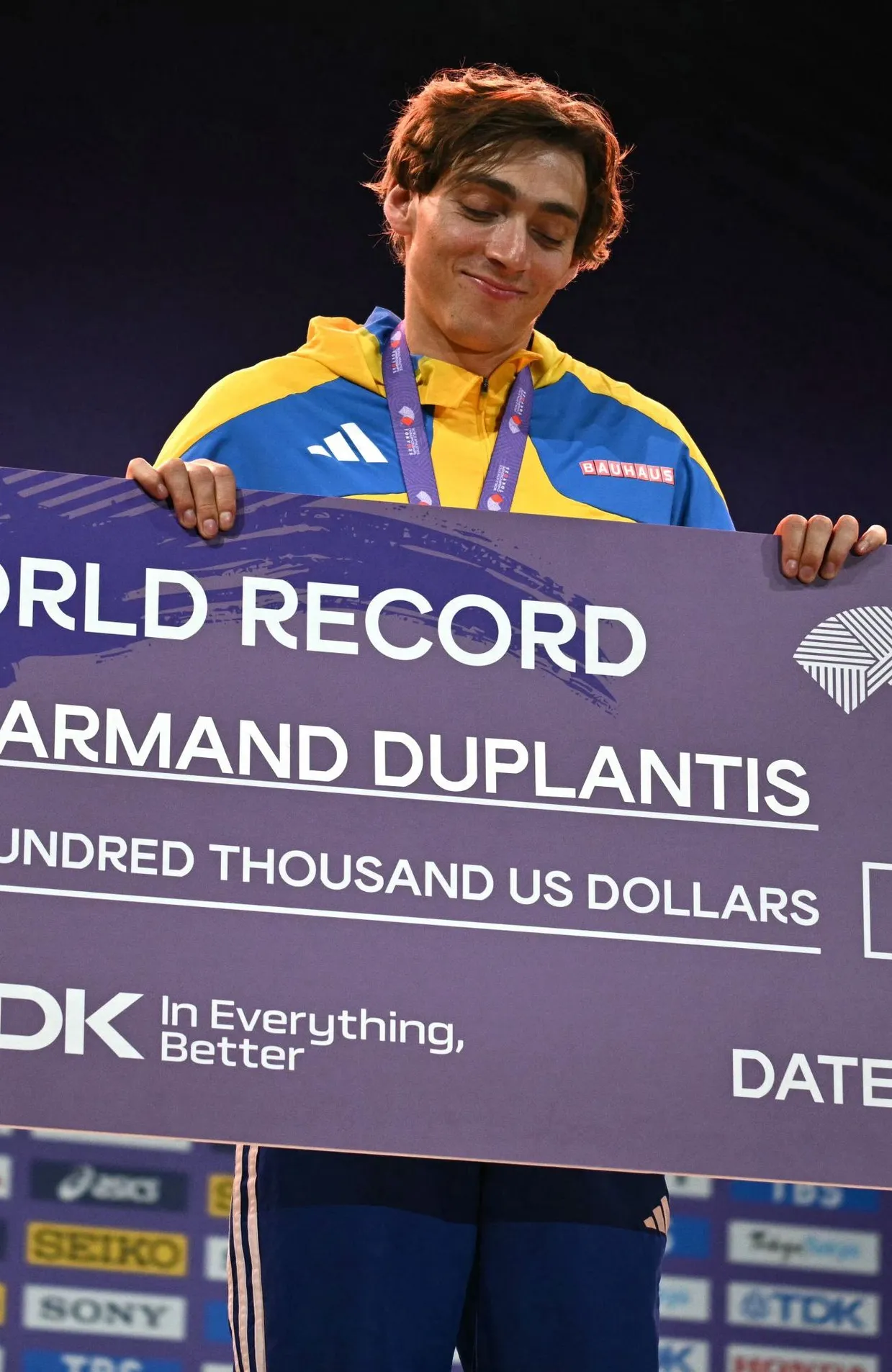 L'ogre Duplantis bat le record du monde de la perche pour la treizième ...