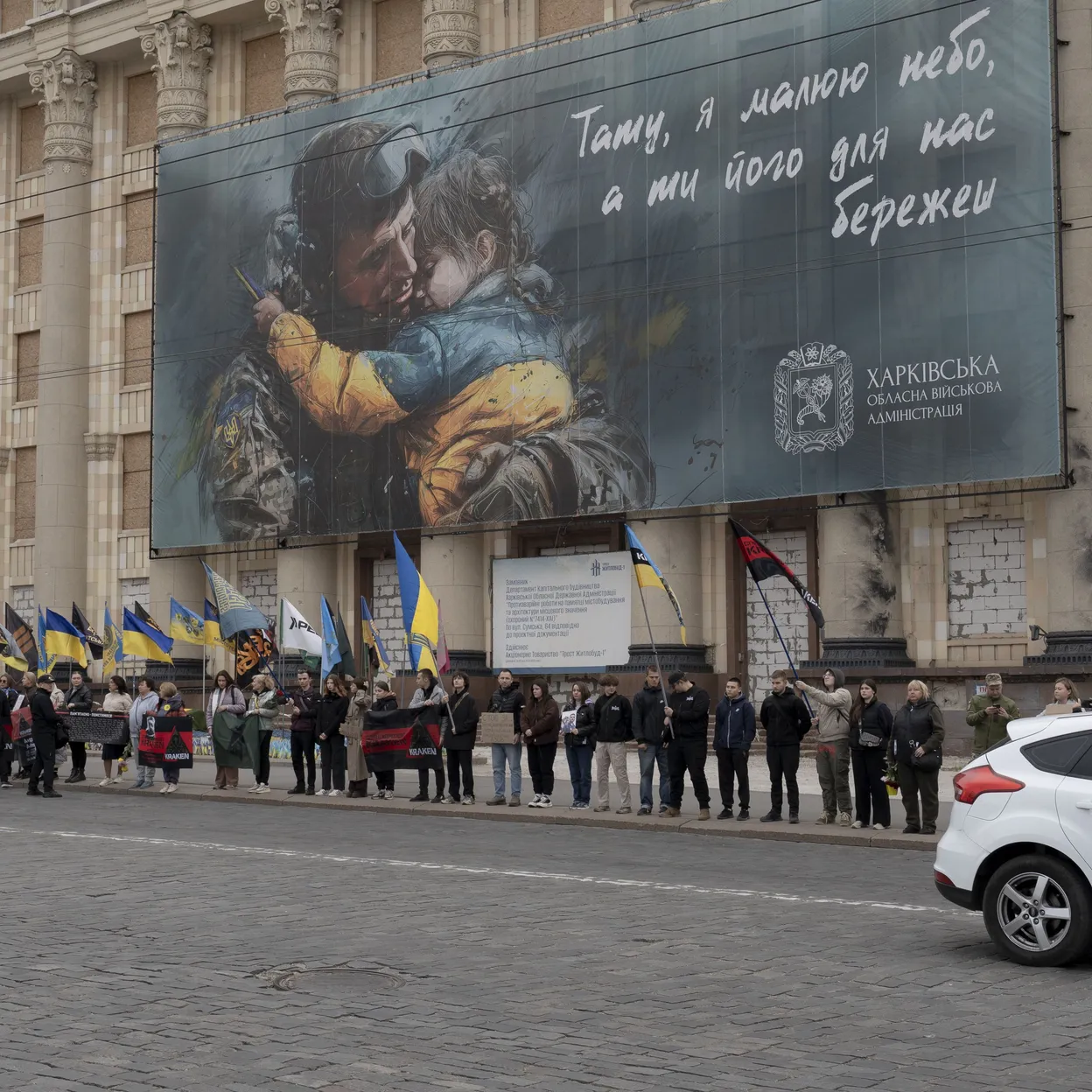 Ukraine : lors de la minute de silence quotidienne, 'les passants se ...