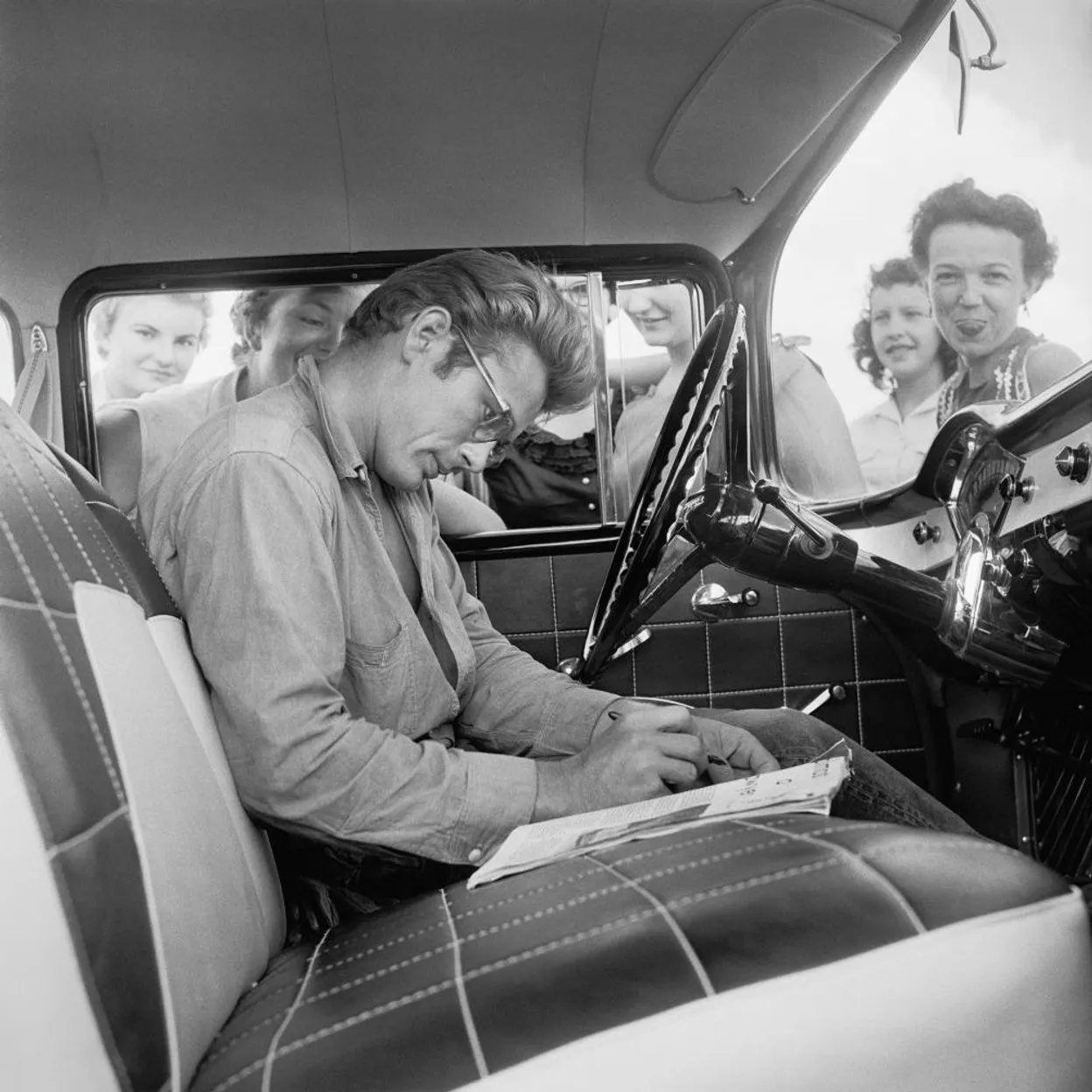 James Dean : 10 photos rares, 70 ans après sa mort - RTBF Actus