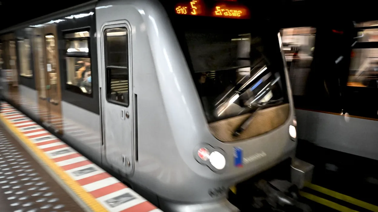 Une personne meurt électrocutée dans le métro bruxellois - RTBF Actus