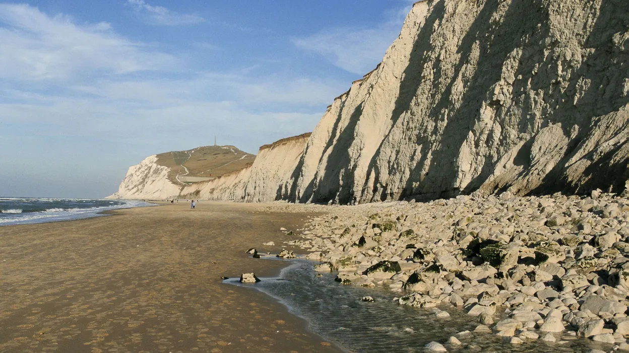 Walzin : un château perché au-dessus de la Lesse - RTBF Actus
