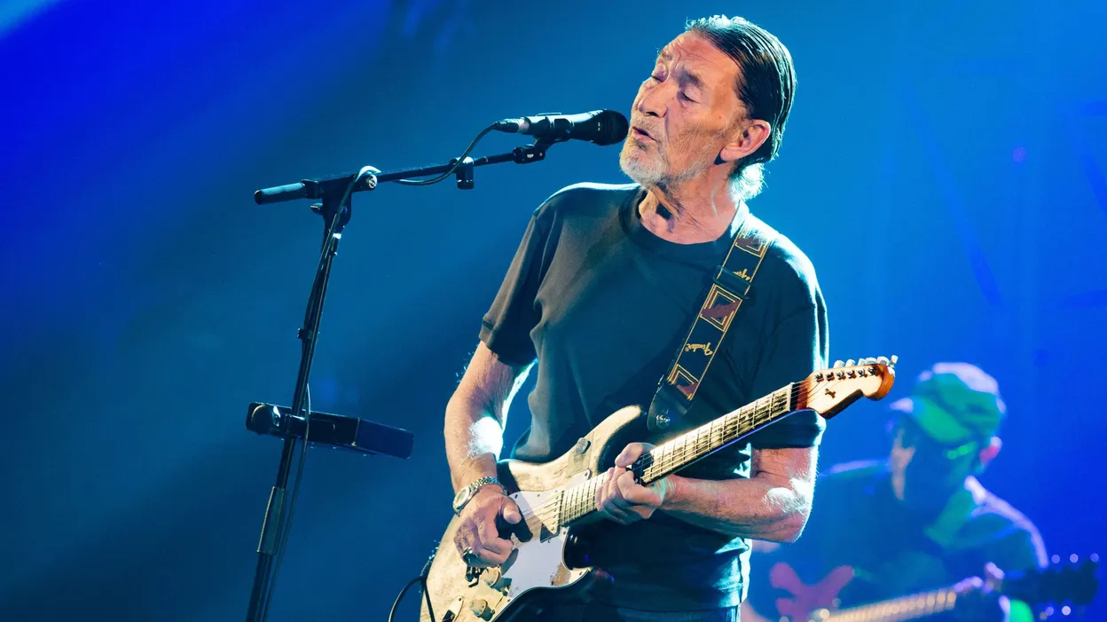 Chris Rea, légende du blues-rock britannique, s’éteint à 74 ans - RTBF ...