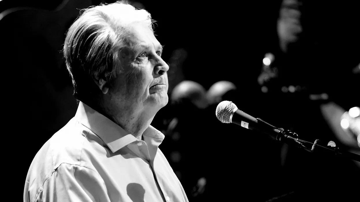 Fausse alerte pour Phil Collins : le batteur de Genesis dément des ...