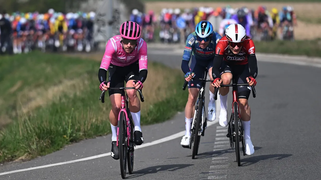 Paris-Nice : Luke Lamperti s'impose au sprint devant Vito Braet, lors ...