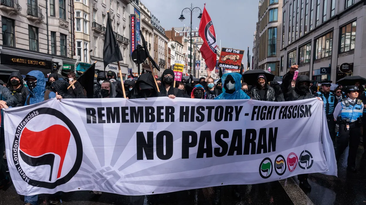 Cinéma : qu’est-ce qu’un 'nanar' et pourquoi ce genre de film est-il ...