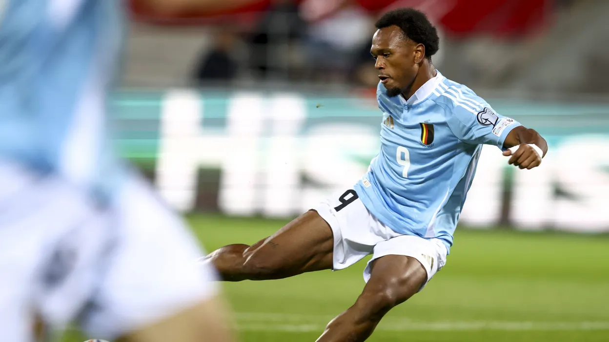 Malick Fofana a joué avec les protège-tibias de Diego Moreira face au ...