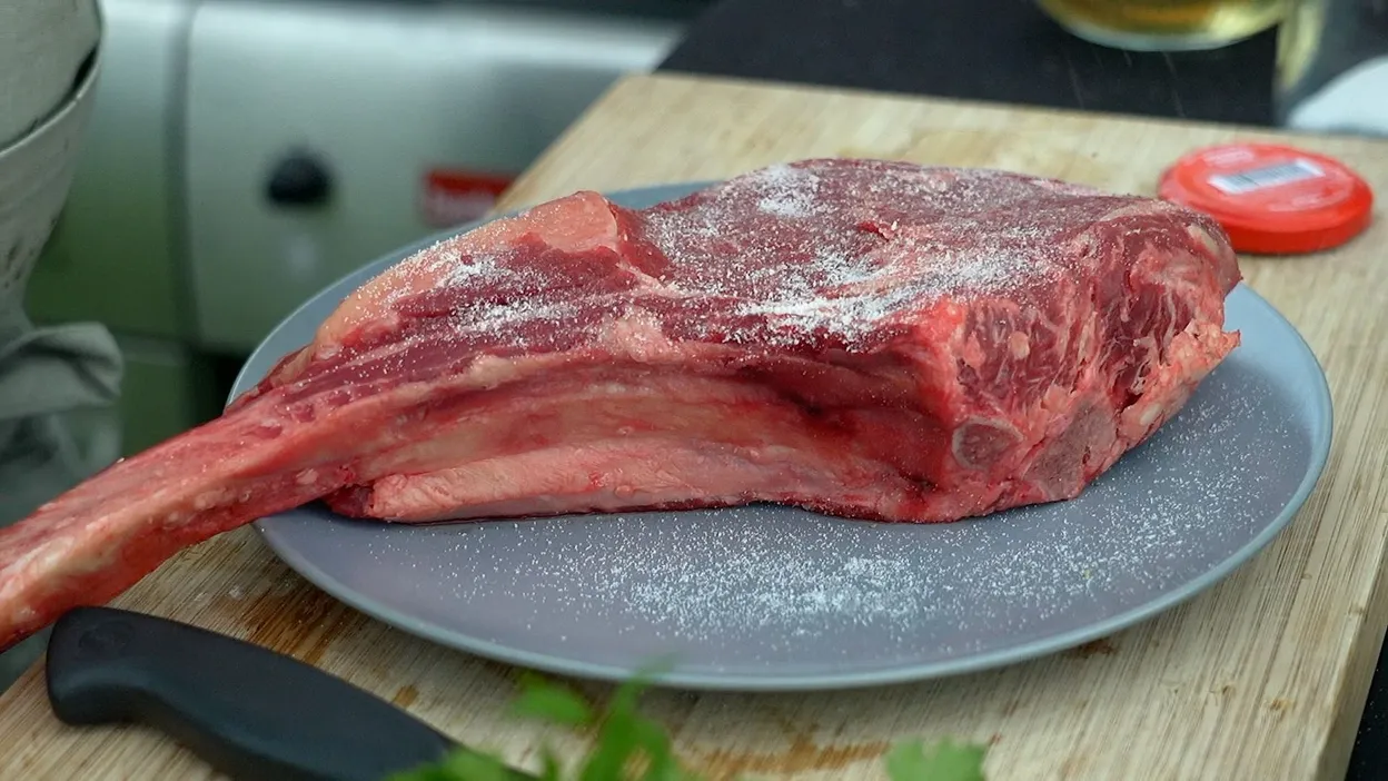 Recette : côte à l'os grillée de Gerald Watelet - RTBF Actus