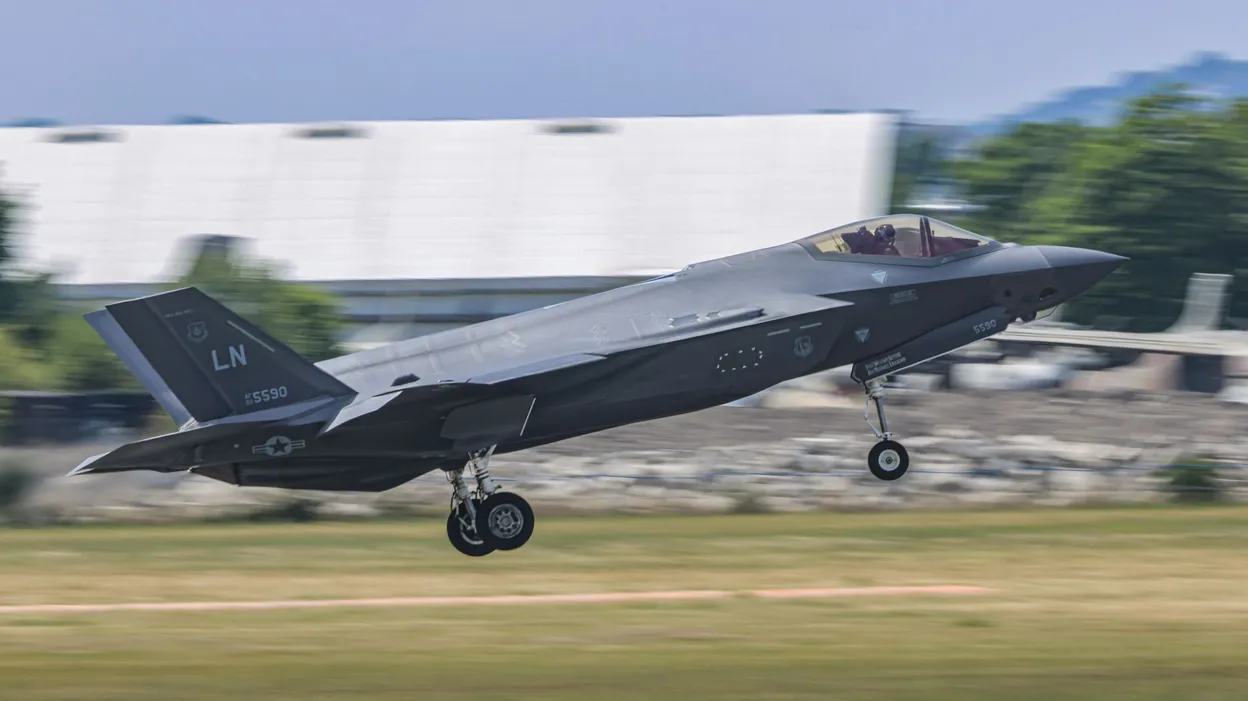Le premier F-35 qui sera livré à la Belgique a réalisé son premier vol ...