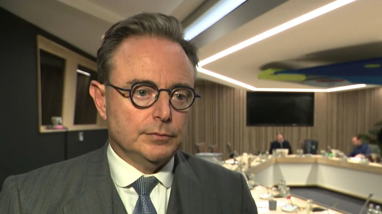 'Sire, accordez-moi cinquante jours' : Bart De Wever se donne un ...