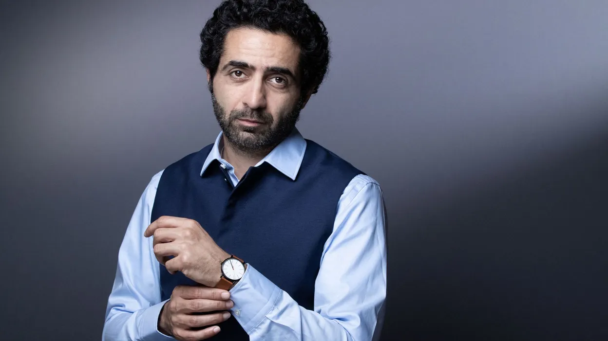 Hakim Jemili revient sur scène avec 'Fatigué' : un spectacle mêlant ...