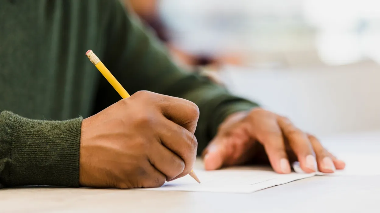 La rose et le poing du Parti socialiste : d’où vient ce logo historique ...