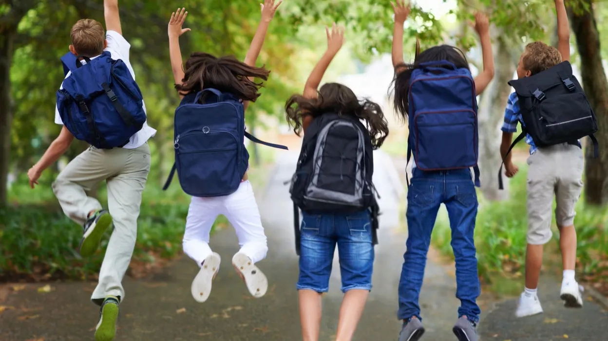 Rentrée scolaire 2023 : le calendrier à imprimer avec les nouveaux rythmes scolaires - RTBF Actus