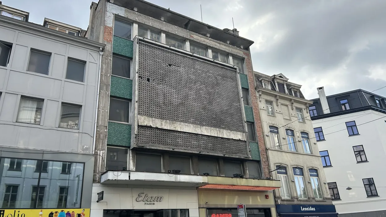 Ixelles : La fresque emblématique du quartier Matonge et de la Porte de ...
