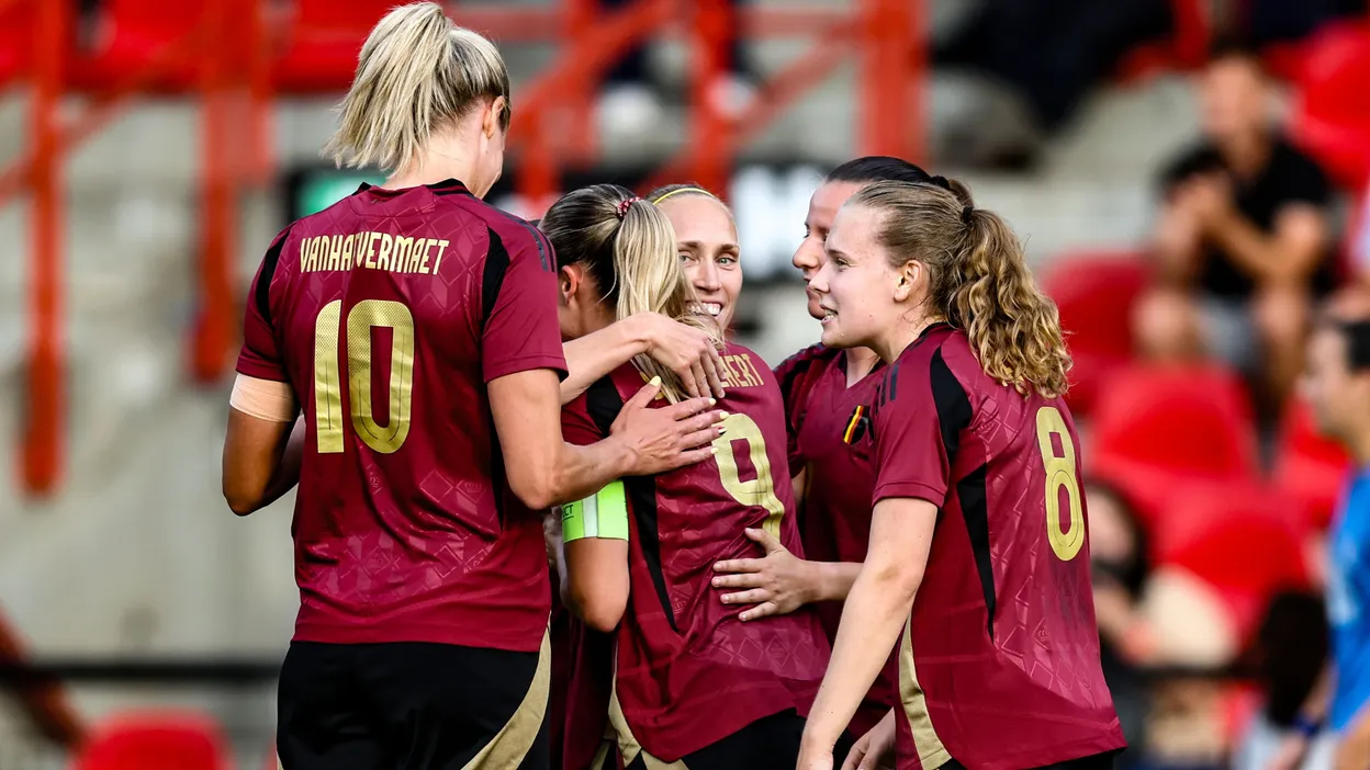 Nouveau maillot pour les Diables Rouges et les Red Flames : des ...