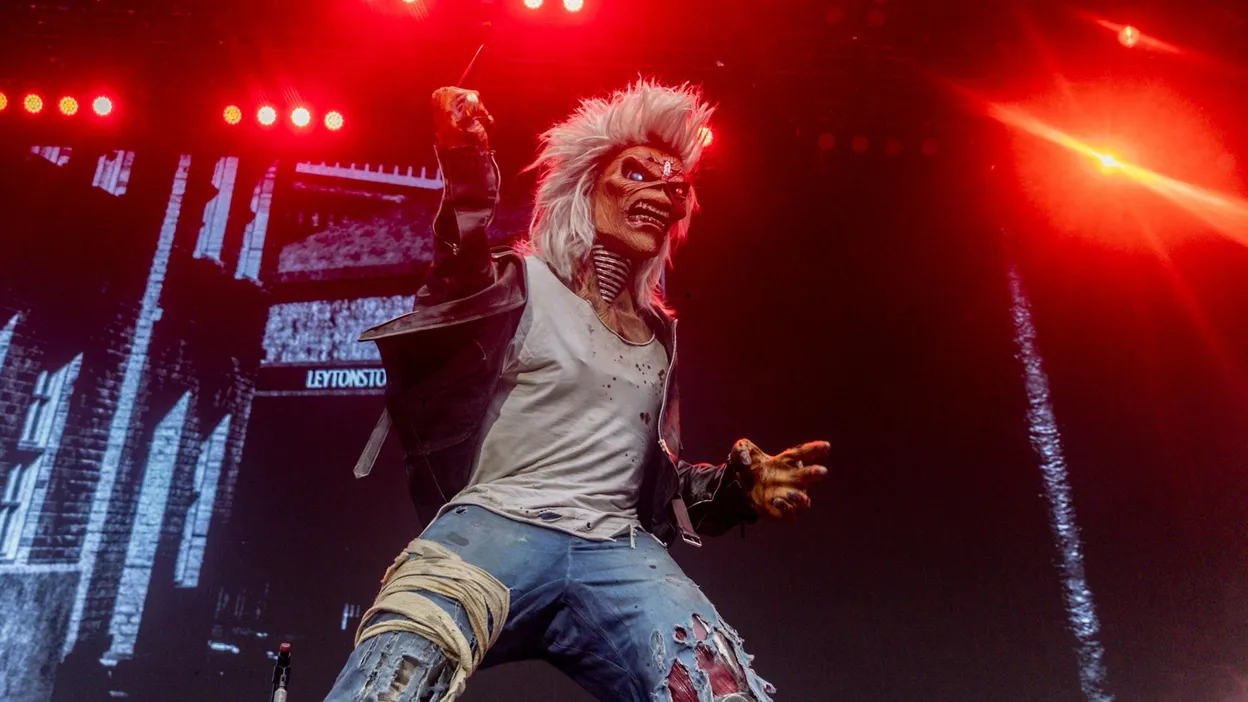 Lizzy Rain, la nièce de Clive Burr (ex-Iron Maiden), fait son entrée ...