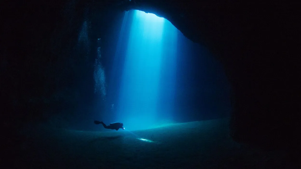 Le second trou bleu le plus profond du monde a été découvert dans le ...