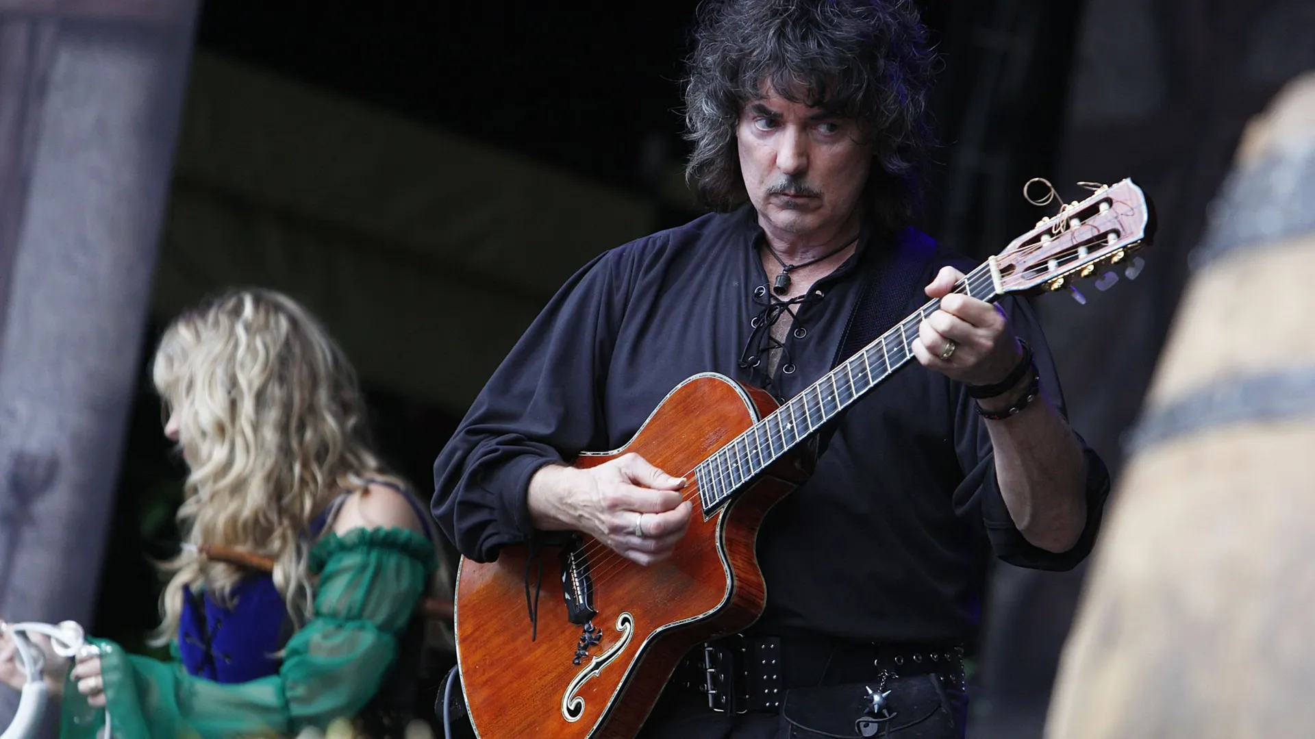 Ritchie Blackmore surprend avec une version folk de 'Child In Time ...
