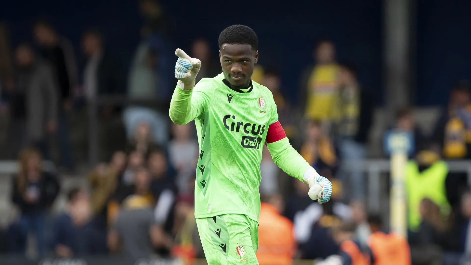 Matthieu Epolo prolonge son contrat au Standard jusqu’en 2029 - RTBF Actus