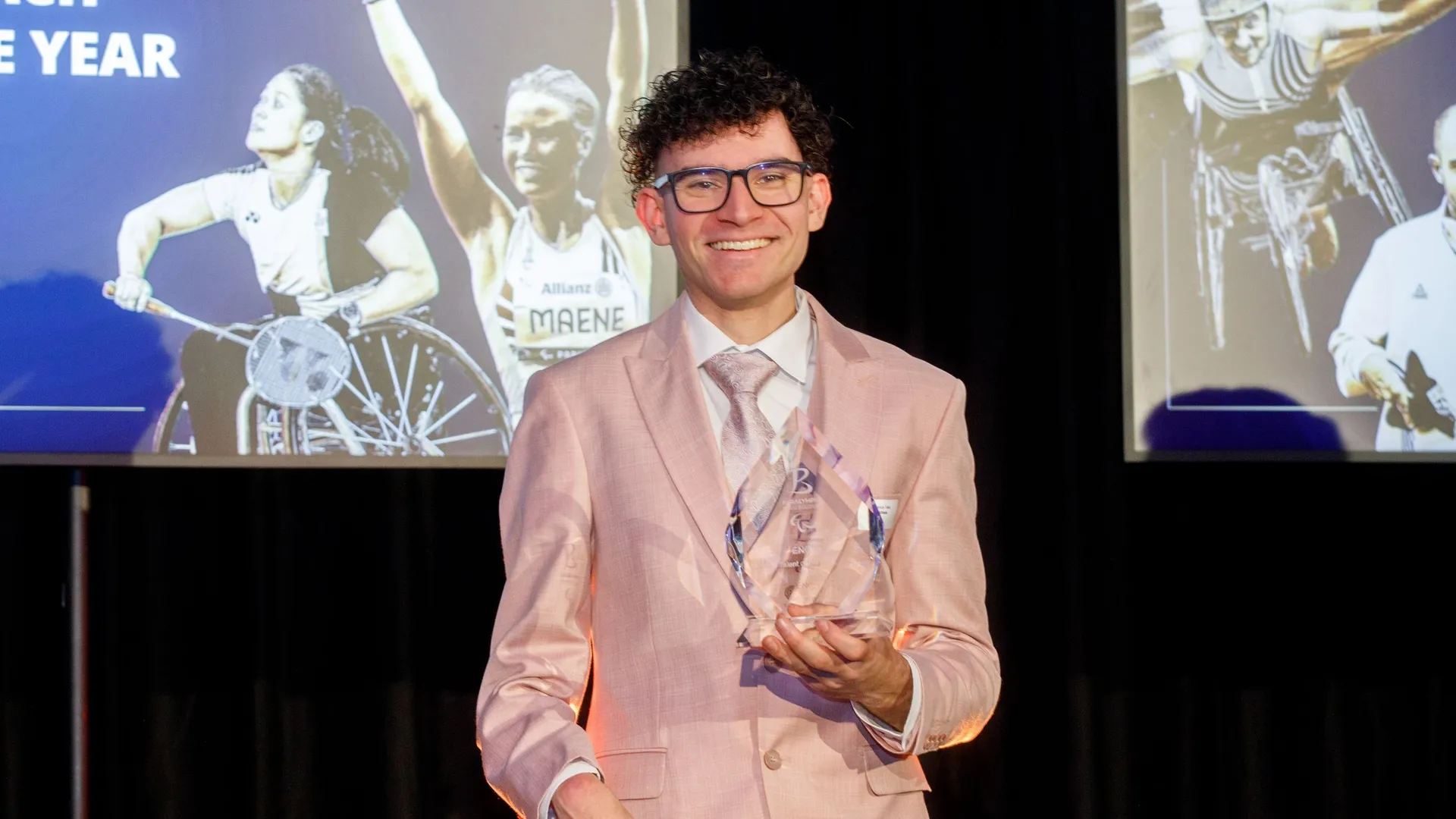 Hamza Taleb, le nouveau talent du tennis de table paralympique - RTBF Actus