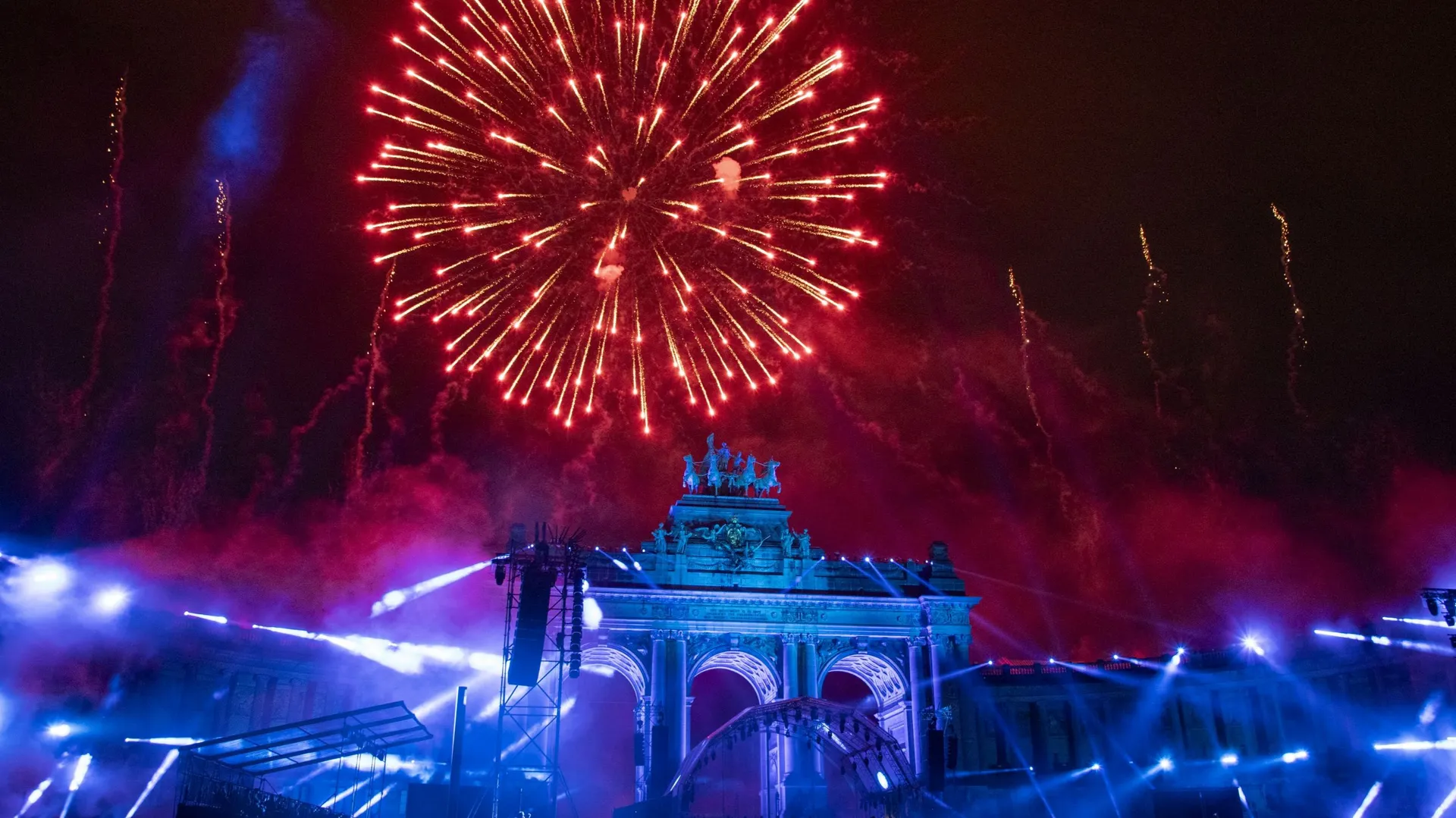 Une explosion de feux d’artifice endommage des véhicules rue de Bosnie ...
