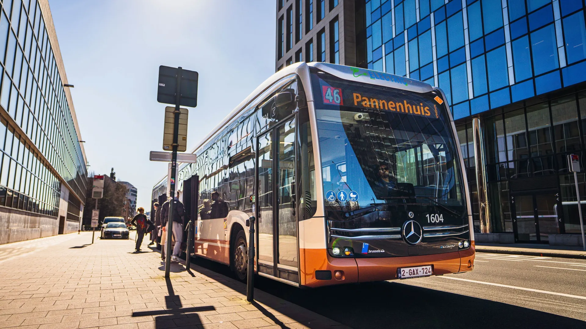 La Stib s'apprête à commander 300 nouveaux bus électriques - RTBF Actus