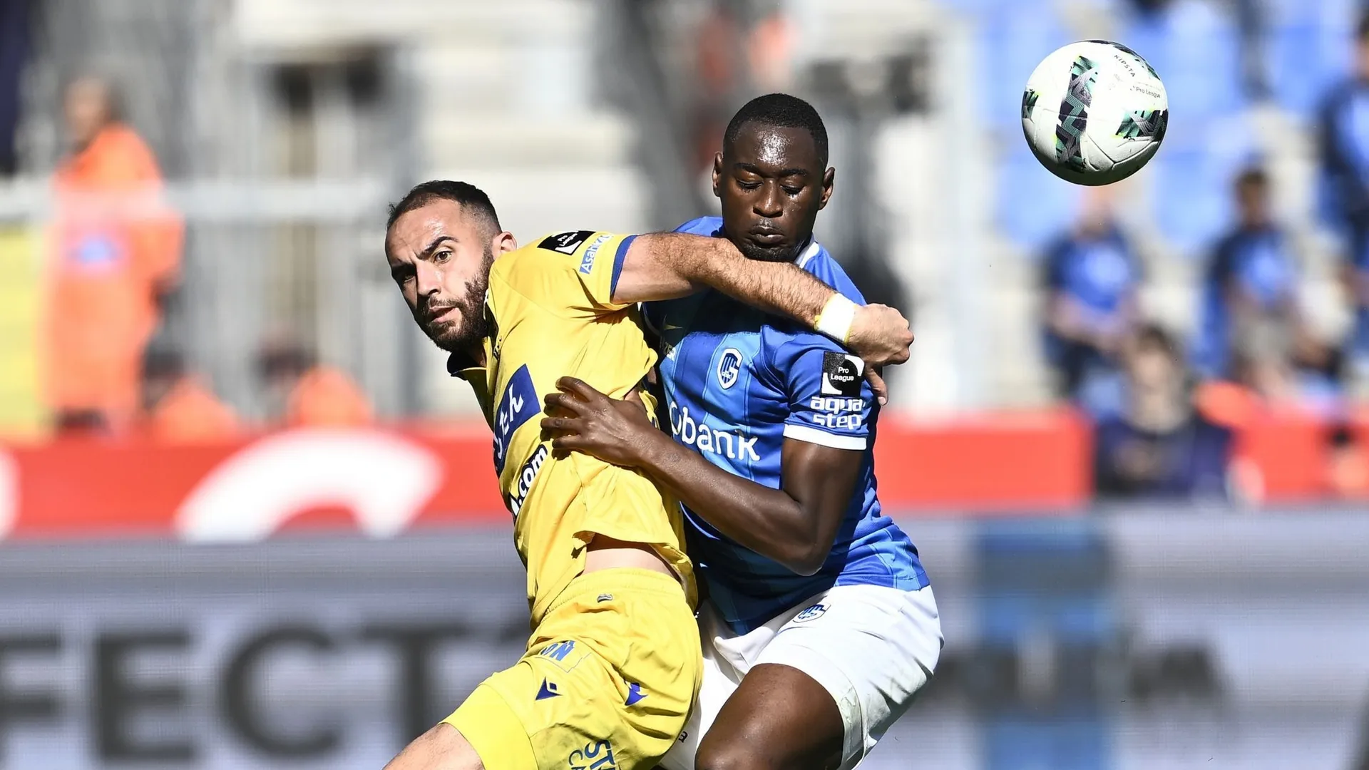 Match fou à Genk : le Racing rattrape un retard de trois buts pour ...