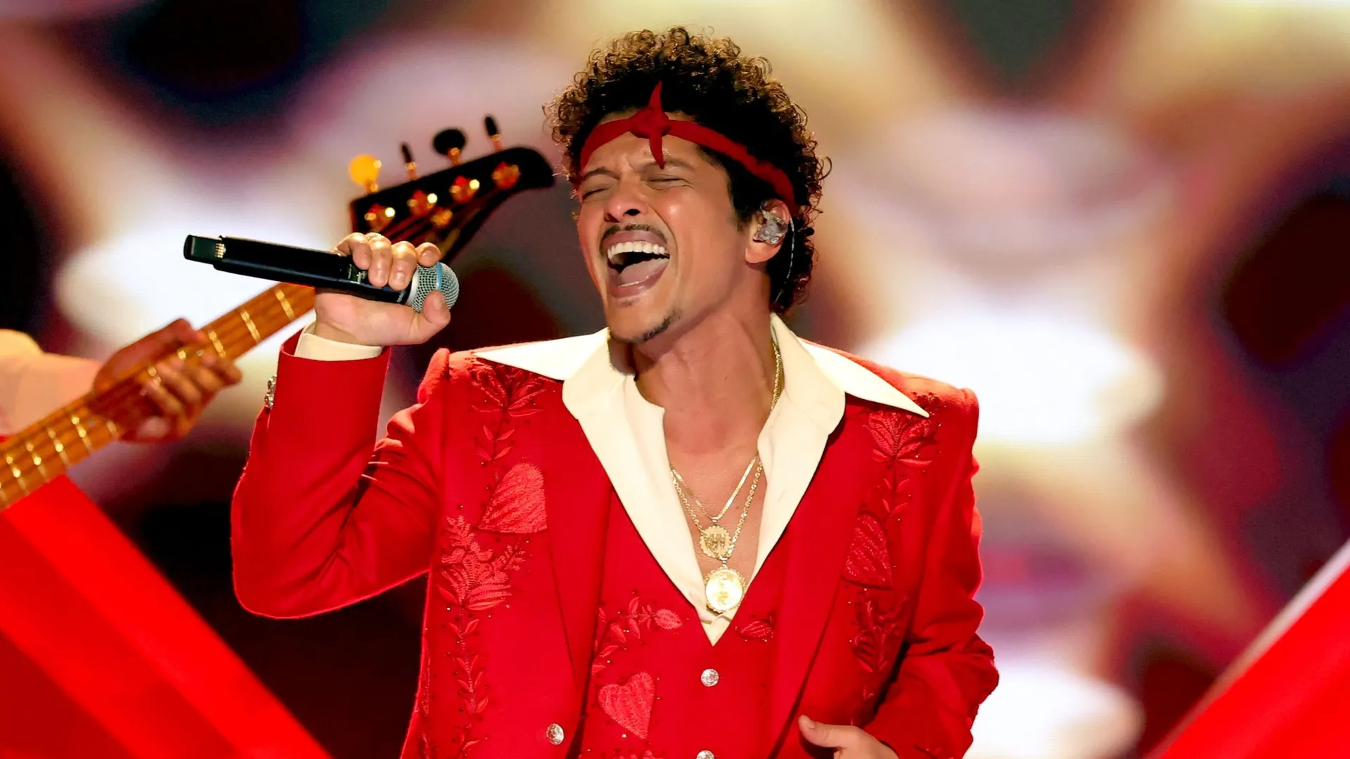 Tip Top : Bruno Mars s'impose dans le top 3 avec son dernier single ...