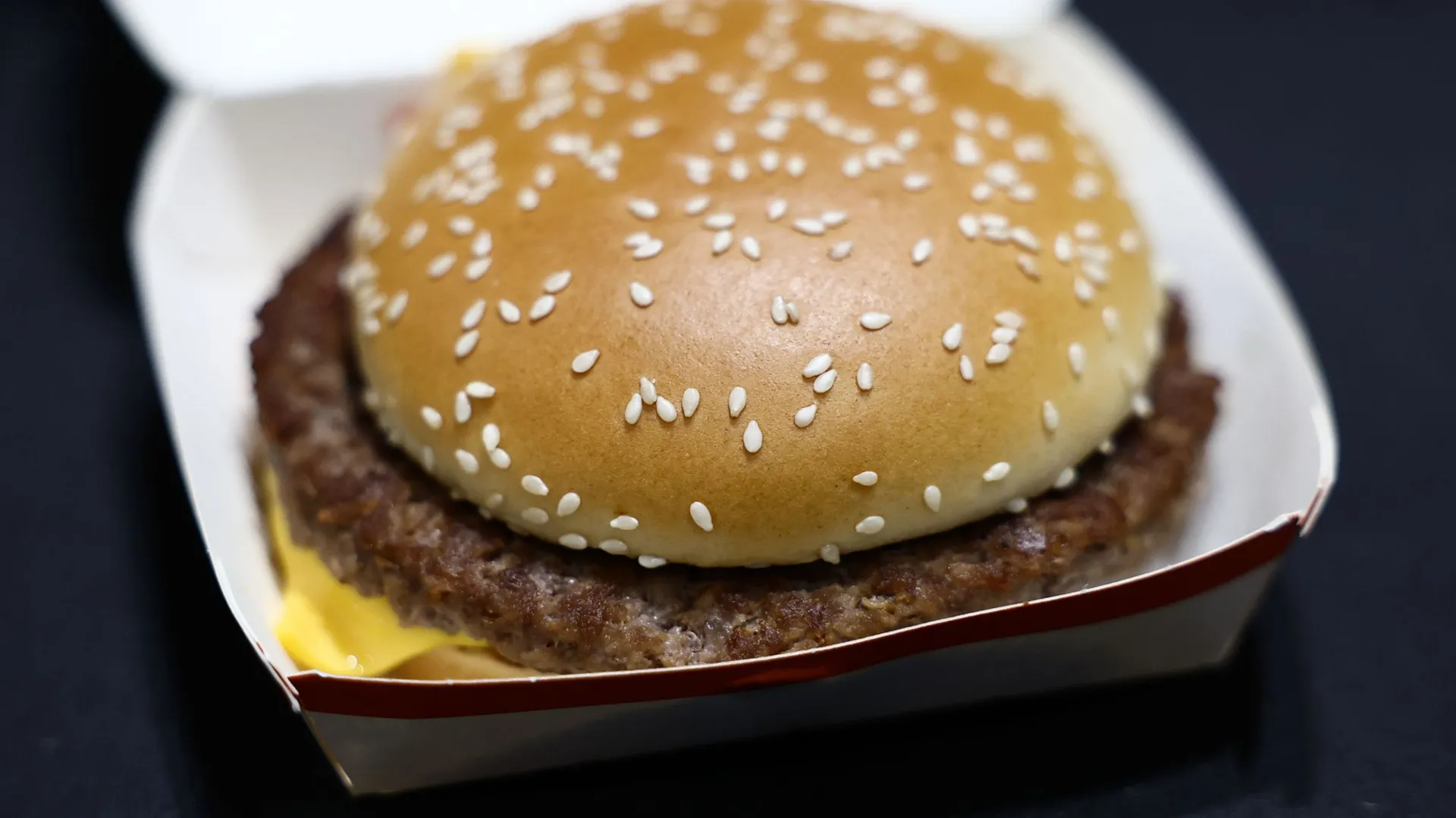 La minute insolite : voici à quoi ressemble 'l'hamburger le plus vieux ...