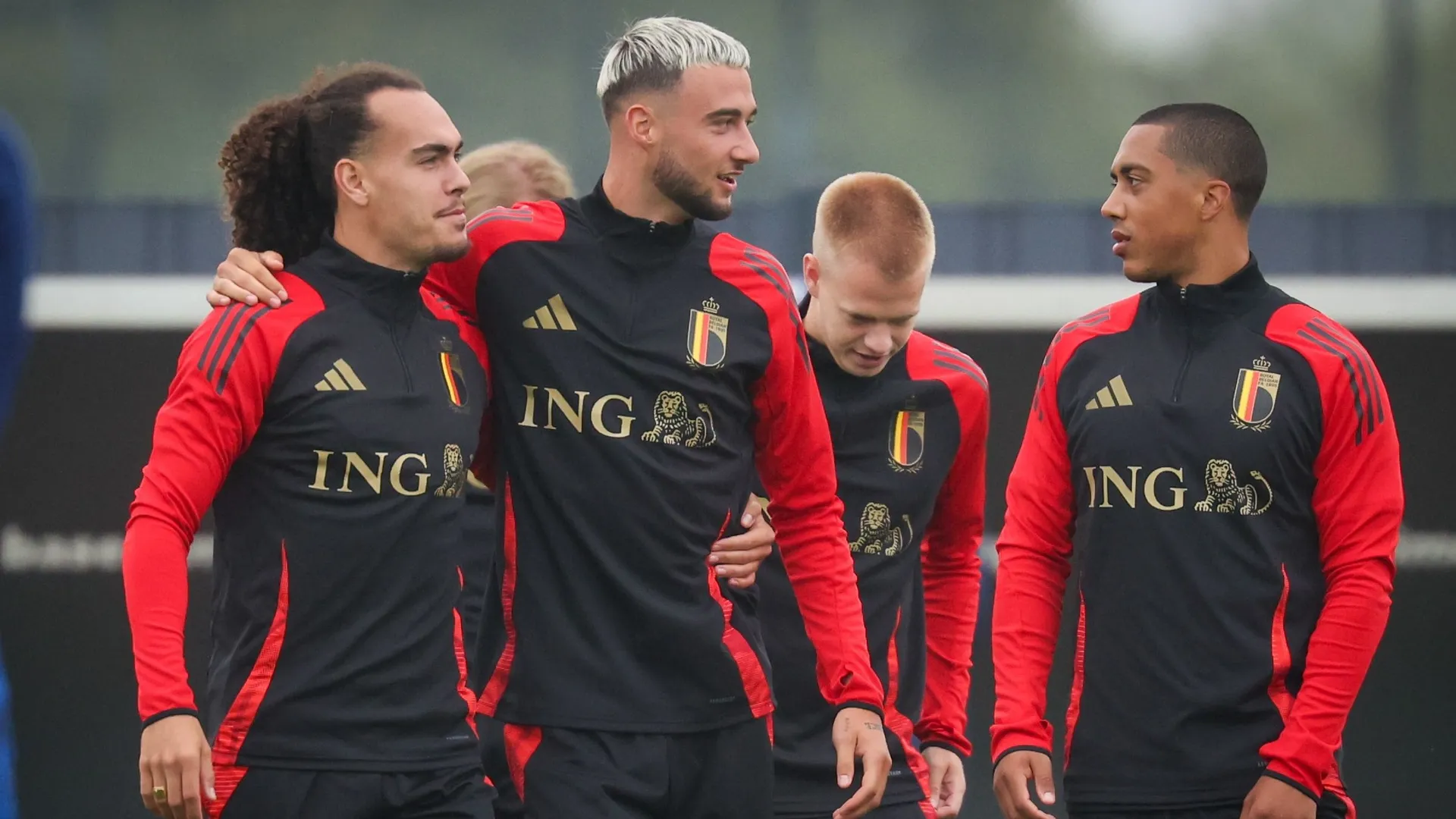 La charnière centrale Zeno Debast / Arthur Theate chez les Diables ...