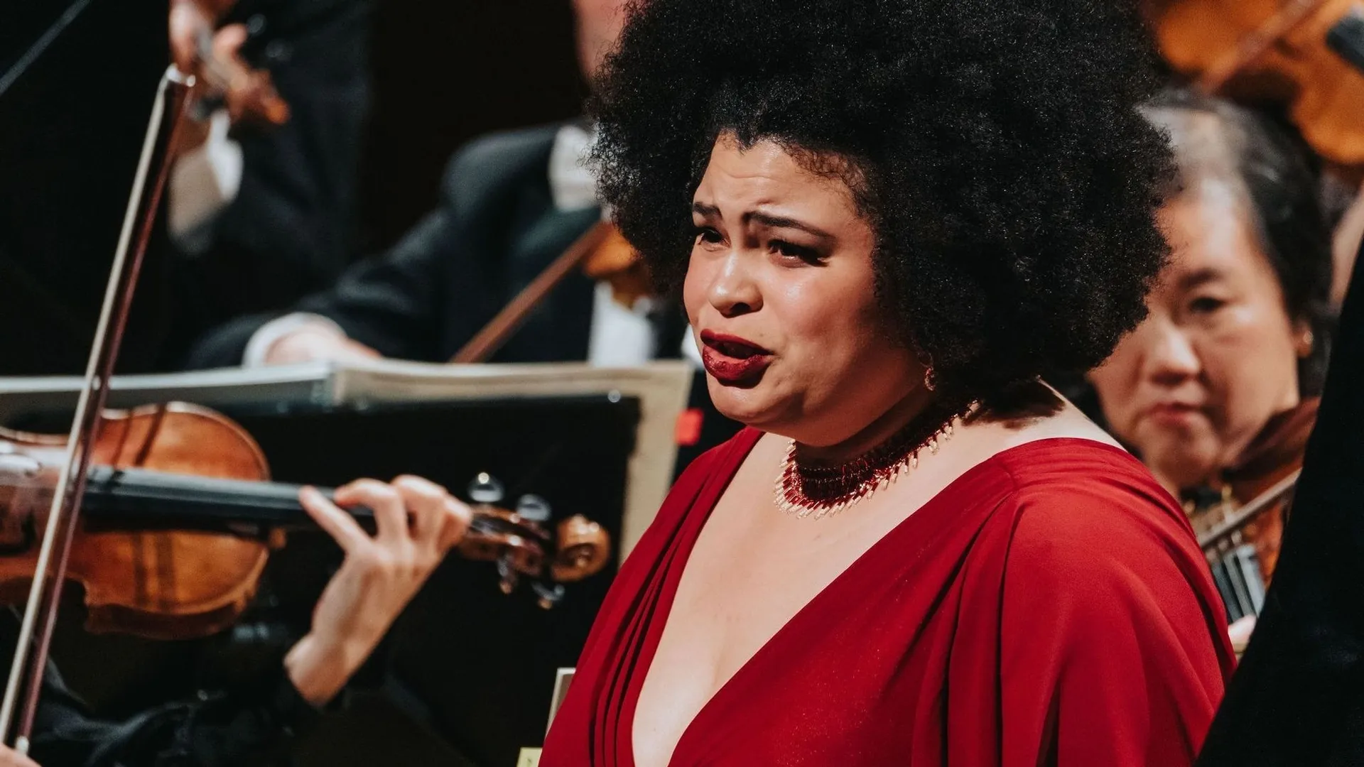 Jasmin White remporte le 1er prix du Concours de chant de la Reine ...