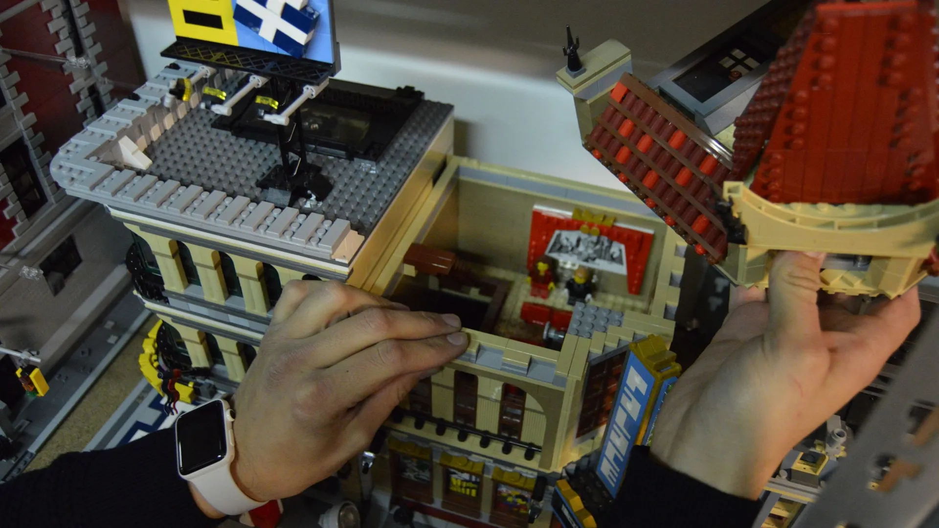 Mons: Antoine Rousman, le Tonton Lego de Saint-Nicolas - RTBF Actus
