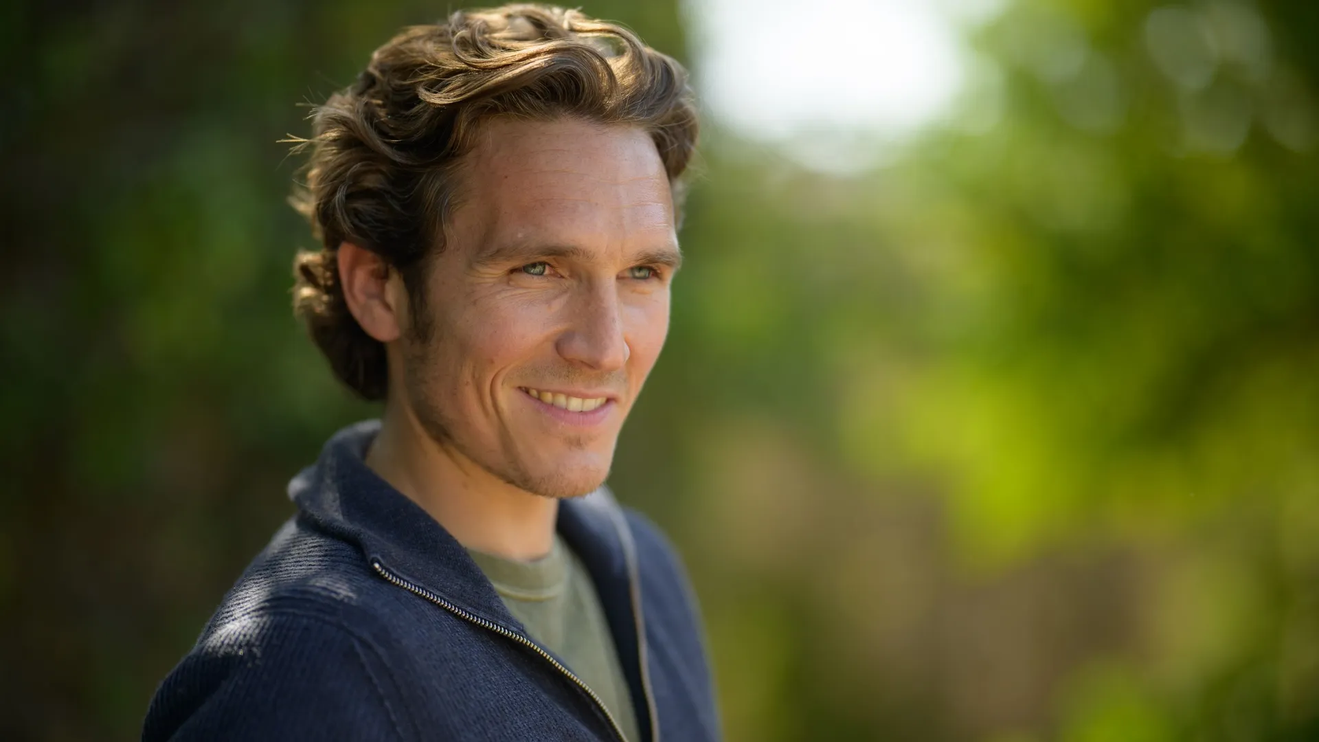 Qui est Pierre-Yves Bon, le partenaire de jeu de Dounia Coesens dans ...