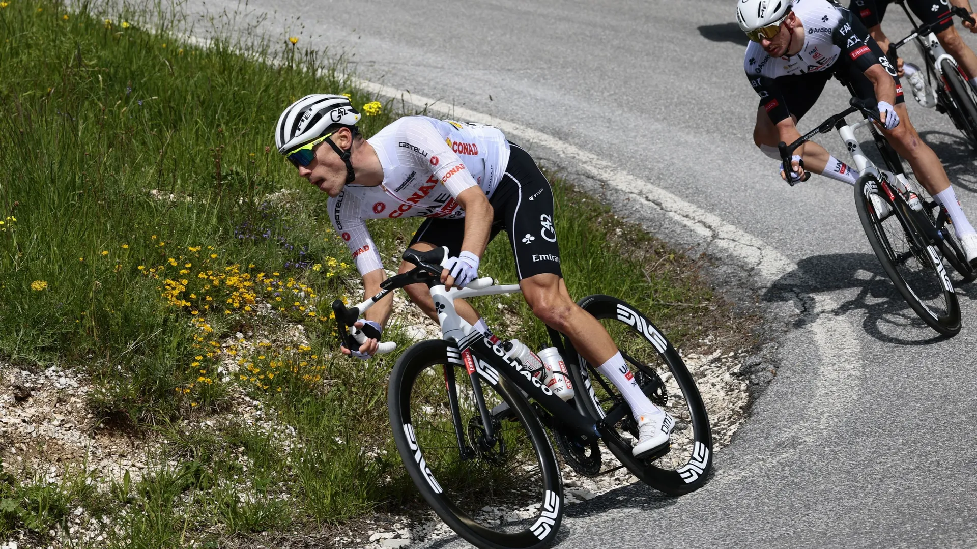 Giro – Roglic cède le maillot rose, Ayuso continue de grappiller : les ...