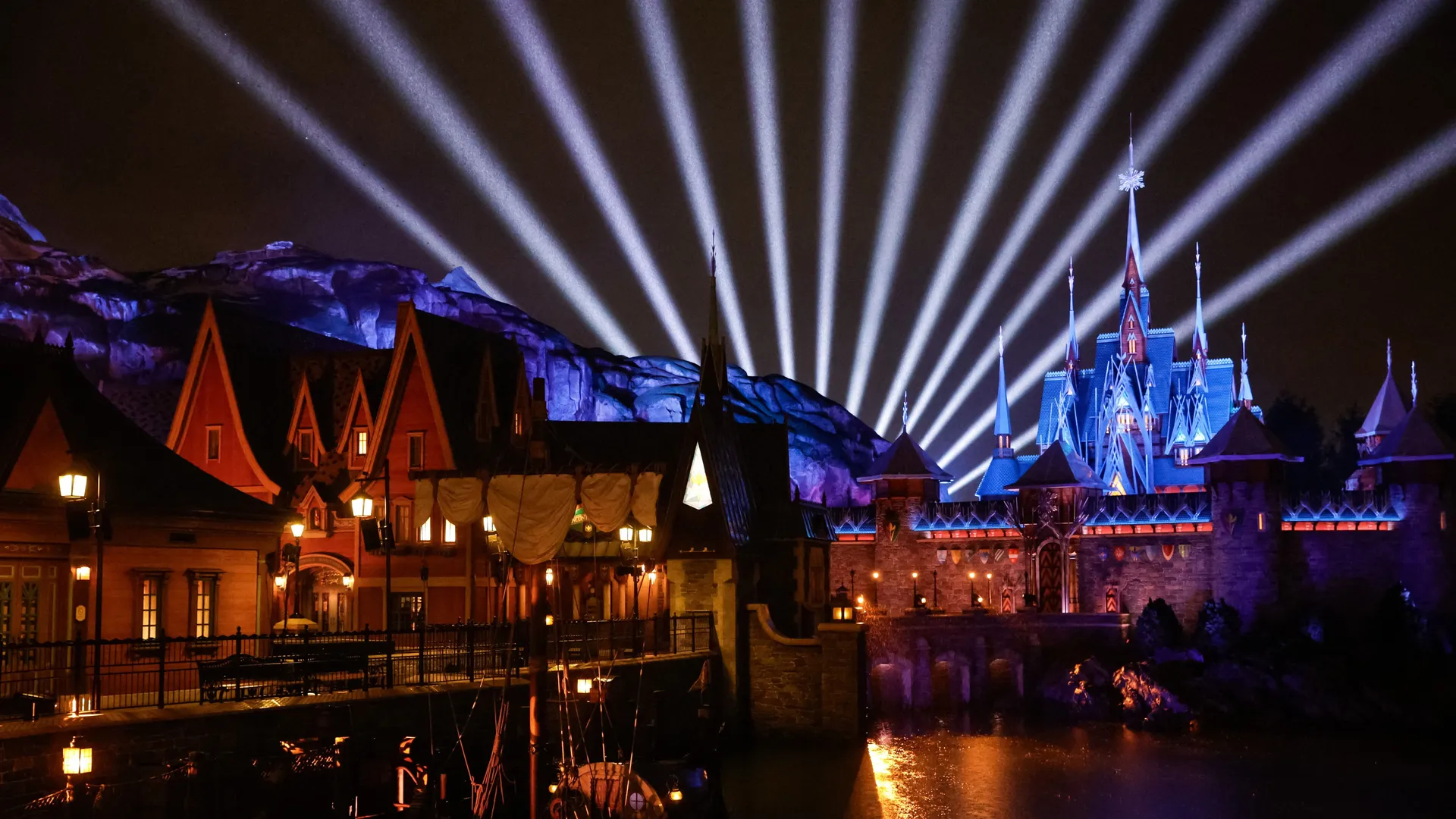 Le parc Walt Disney Studios à Paris deviendra le Disney Adventure World ...