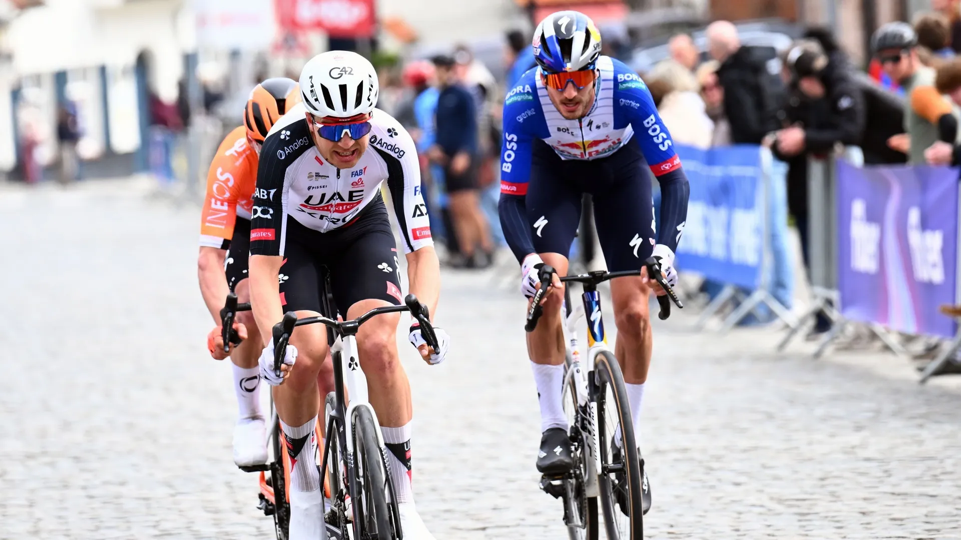 A Travers la Flandre : Wout van Aert fait le show mais échoue à 100m du ...
