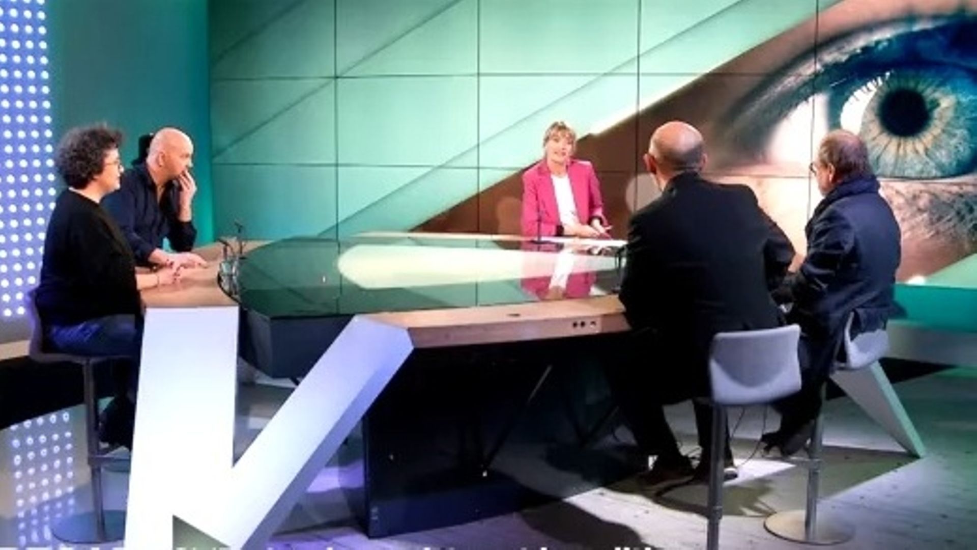 Ni de gauche, ni de droite, l’humour belge peut continuer de 'rire de ...