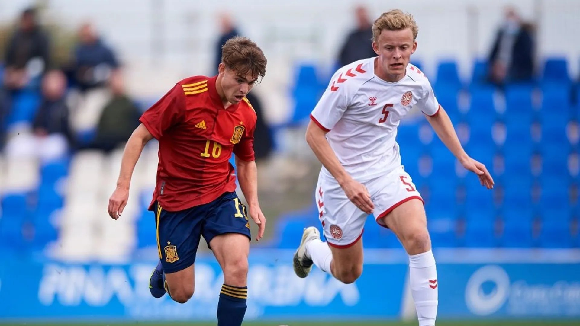 Un Anderlecht séduisant écrase la Gantoise et remonte à la 4e place ...
