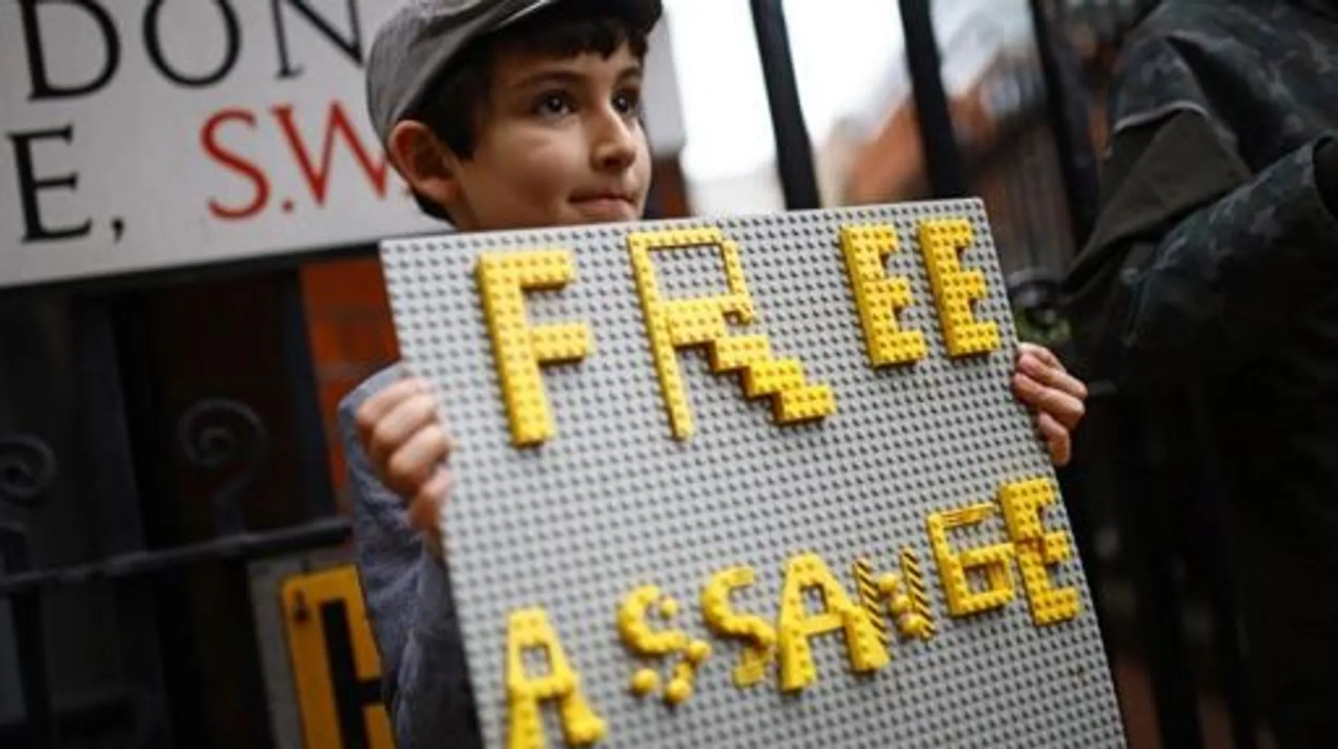 Le banc de Julian Assange est à nouveau resté vide au deuxième jour du ...