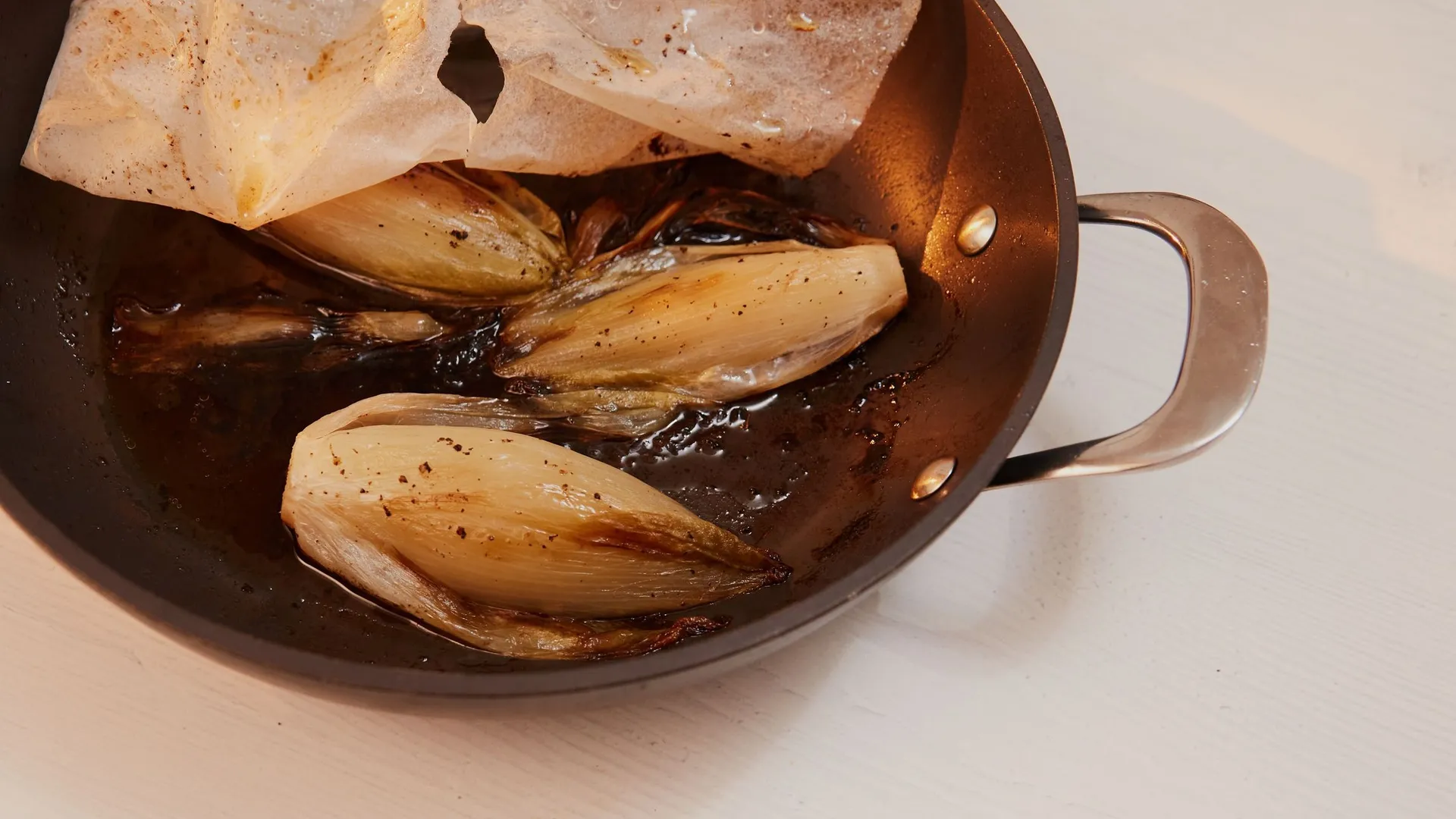 Les chicons braisés au miel d'Alain Boschman - RTBF Actus