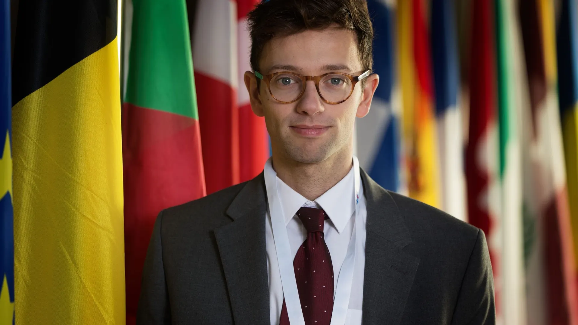 'Parlement' : la série satirique au succès fou qui vous plonge dans les ...