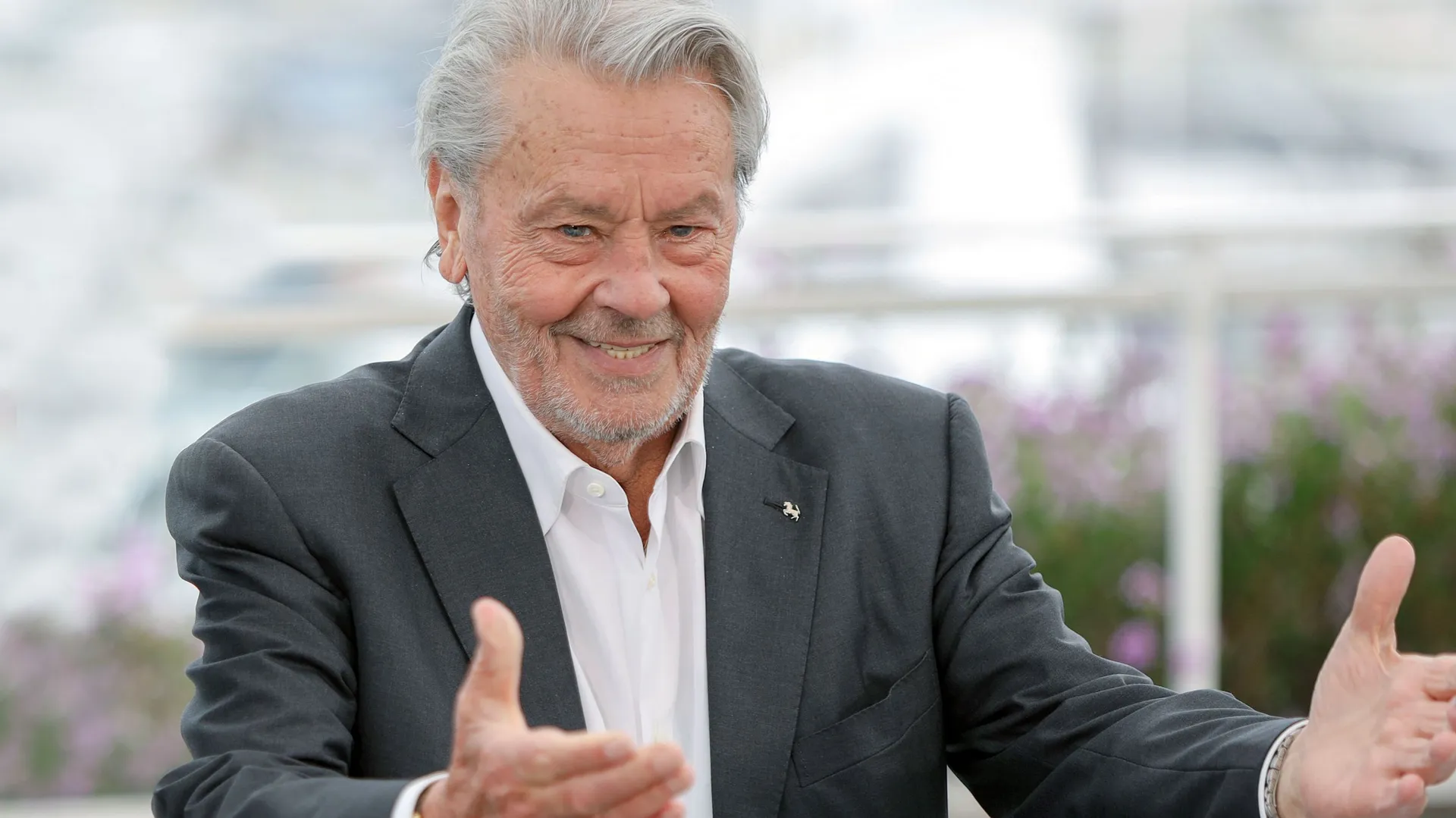 Alain Delon pleure le départ de son ex-femme Nathalie : 'Elle était la ...