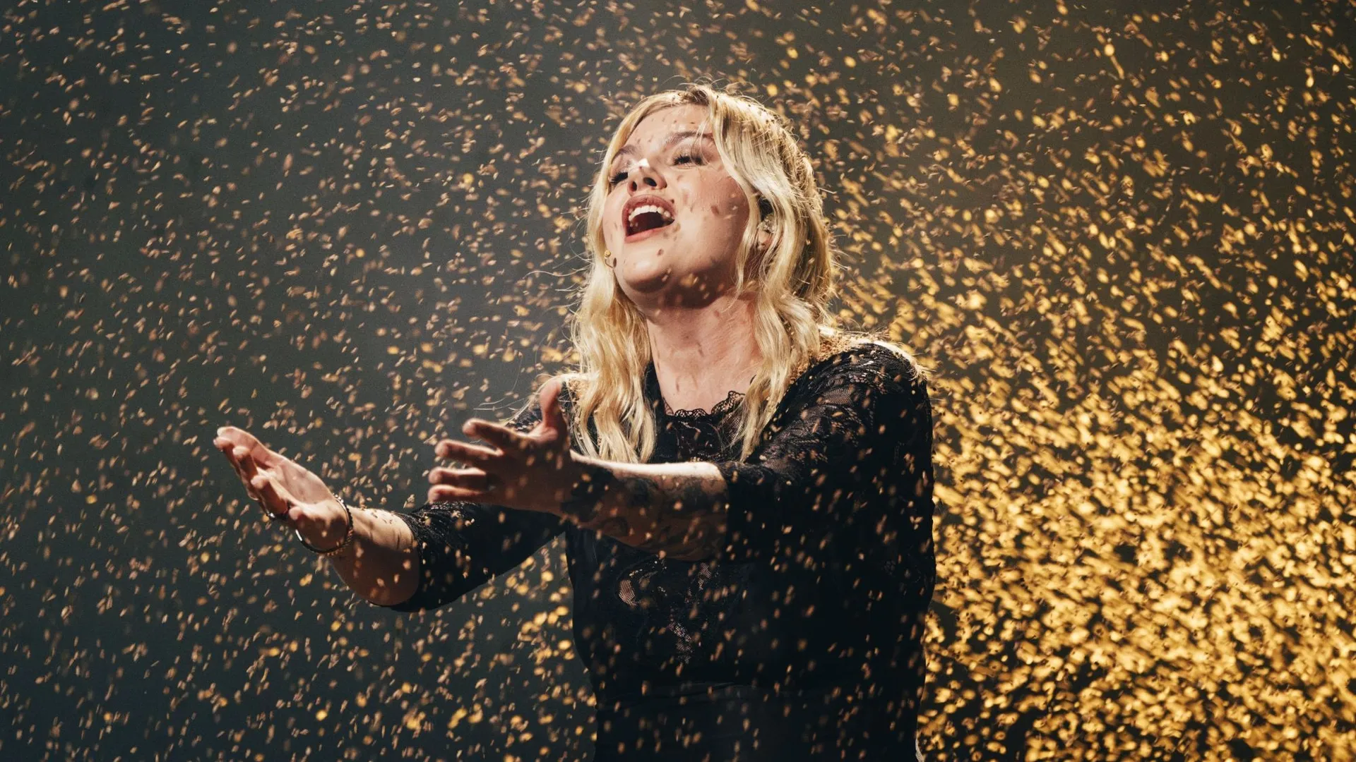 Louane bouleverse la scène de l’Eurovision 2025 et classe la France parmi les favoris - RTBF Actus