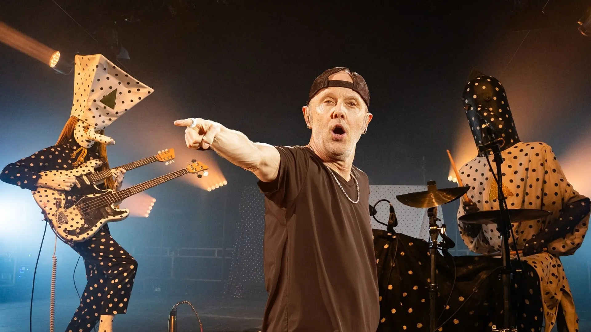 Lars Ulrich (Metallica) assiste -à l'improviste- à un concert d’Angine ...