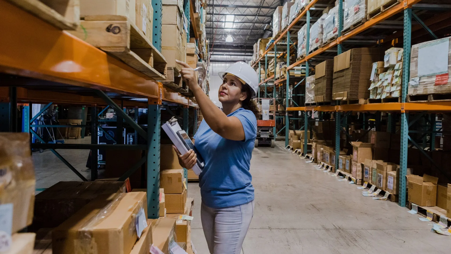 Neyva mara jada gives a friendly next-door mom feel and